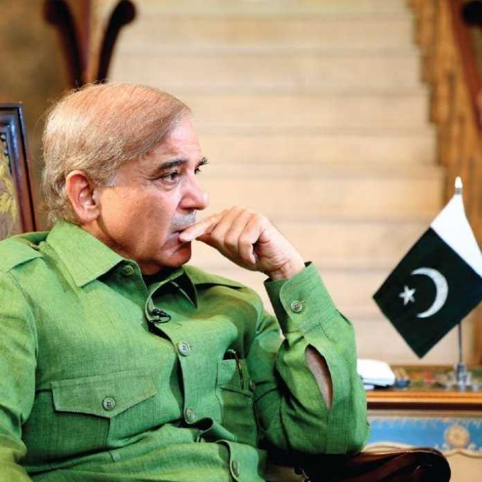Prime Minister Muhammad Shahbaz Sharif pays homage to the soldiers of ...