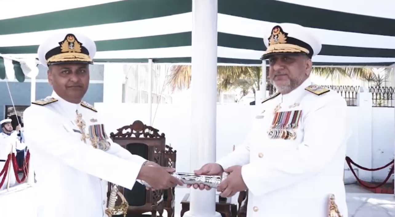 Change of command ceremony of Commander Pakistan Fleet in Pakistan Navy ...